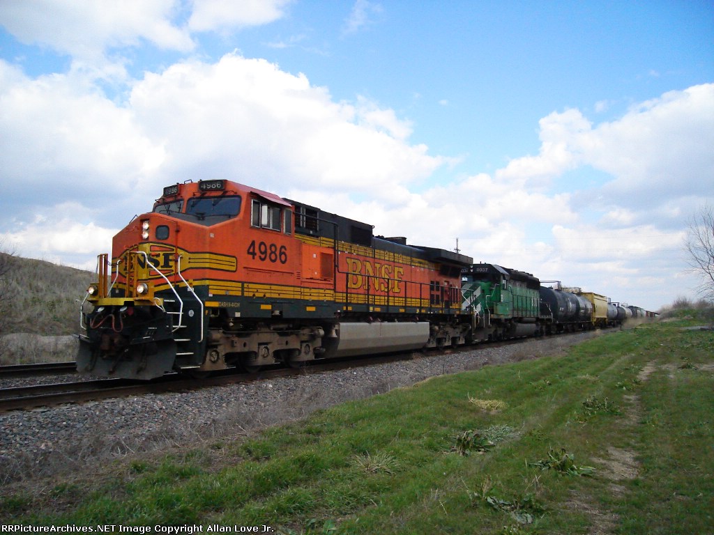 BNSF 4986